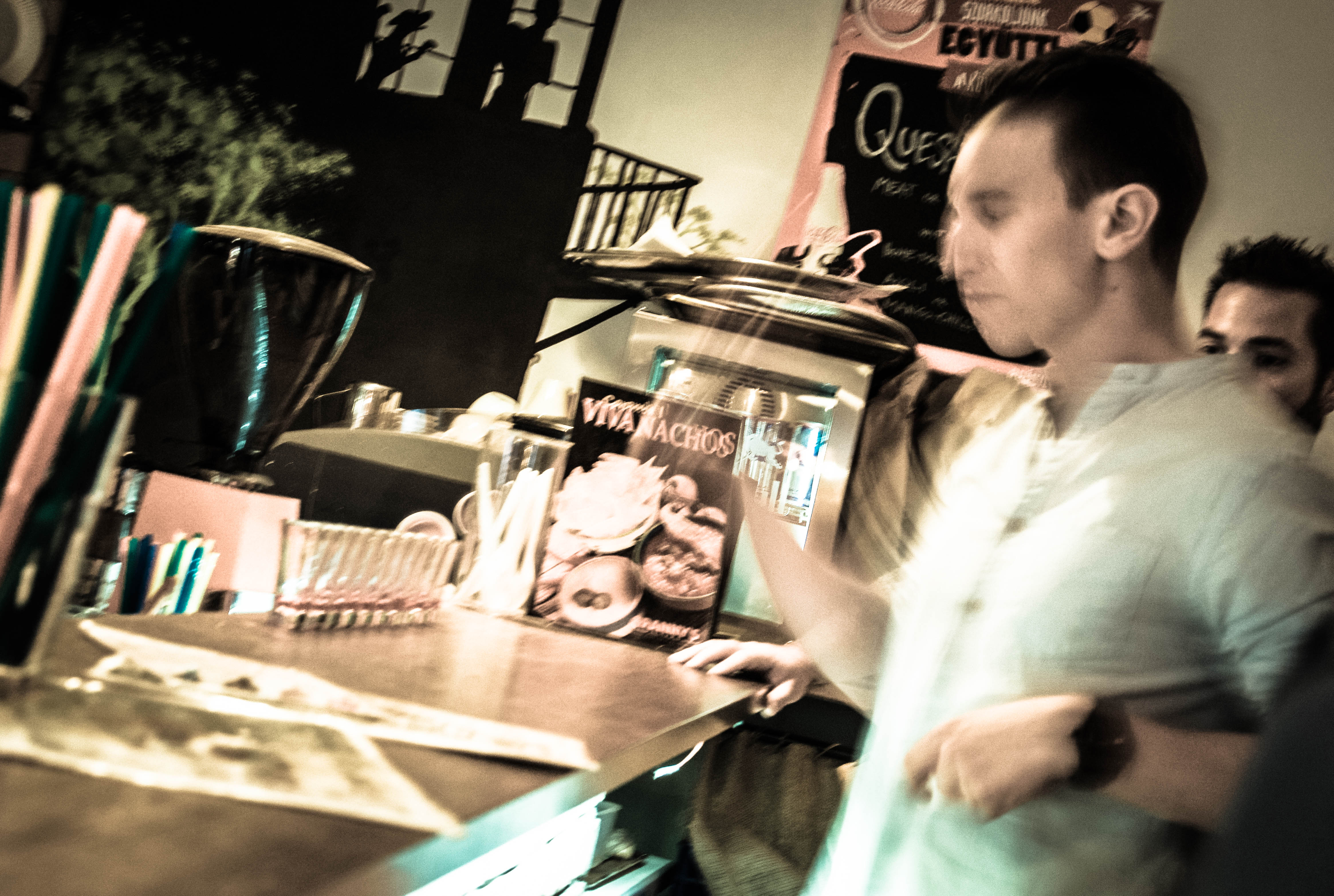 Midnight in Budapest – The Wallflower Wanderer